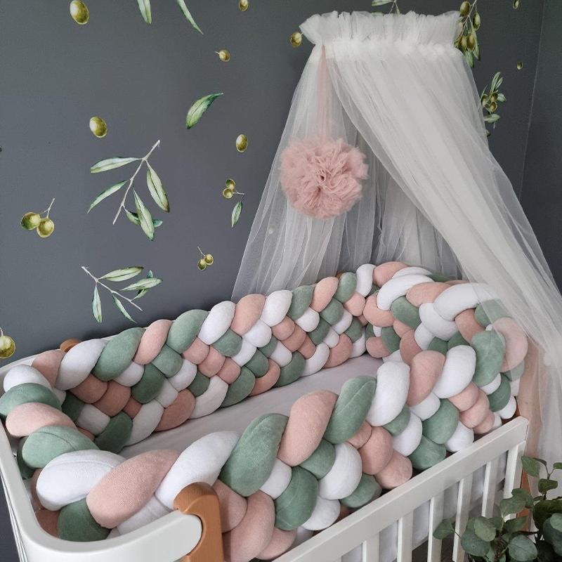 Baby Crib & Kids' Room Decor