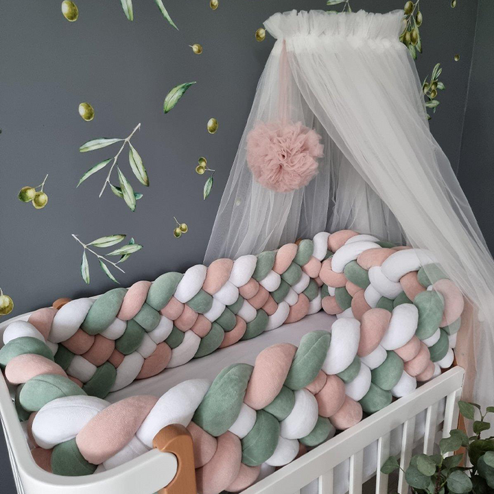Baby Crib & Kids' Room Decor
