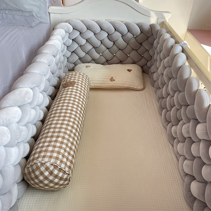 Baby Crib & Kids' Room Decor